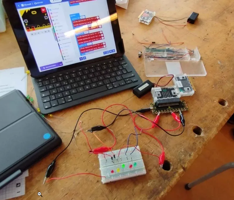 GitHub - lifeline4603/ampel-microbit: SKIBIDI TOILET